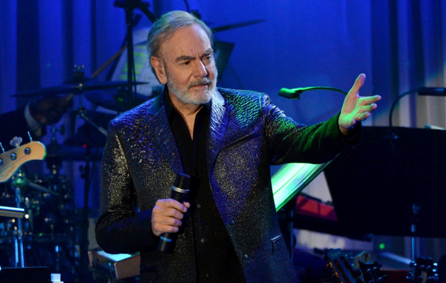 Neil Diamond surprises fans with rare performance 7 years after ...