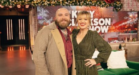 Kelly Clarkson & Teddy Swims Deliver a Magical Duet of “Lose Control”