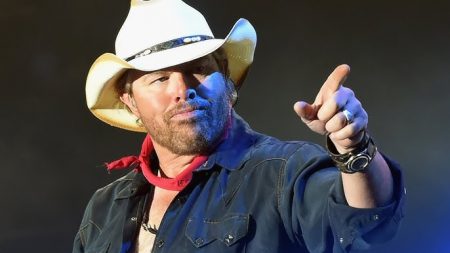Toby Keith Surprises Military Wife with Emotional Onstage Reunion