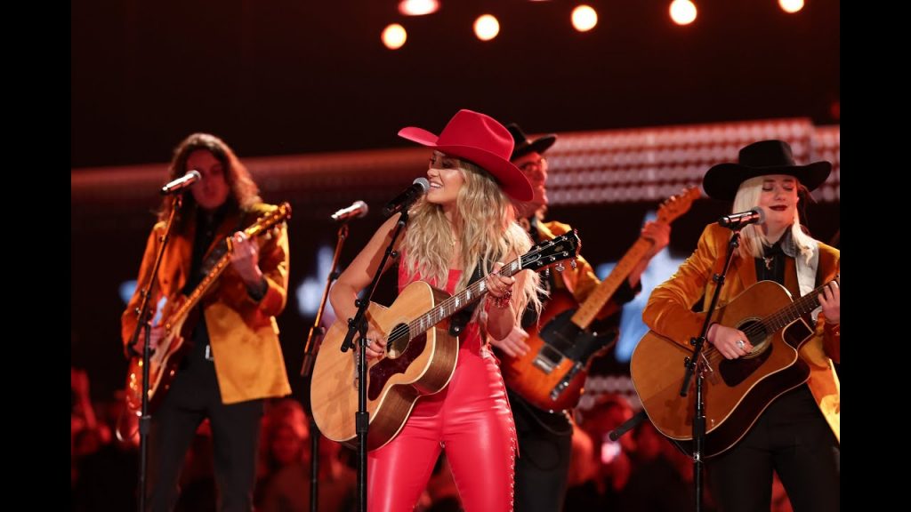 "Lainey Wilson Shines at ACM Awards with Powerful Performances"
