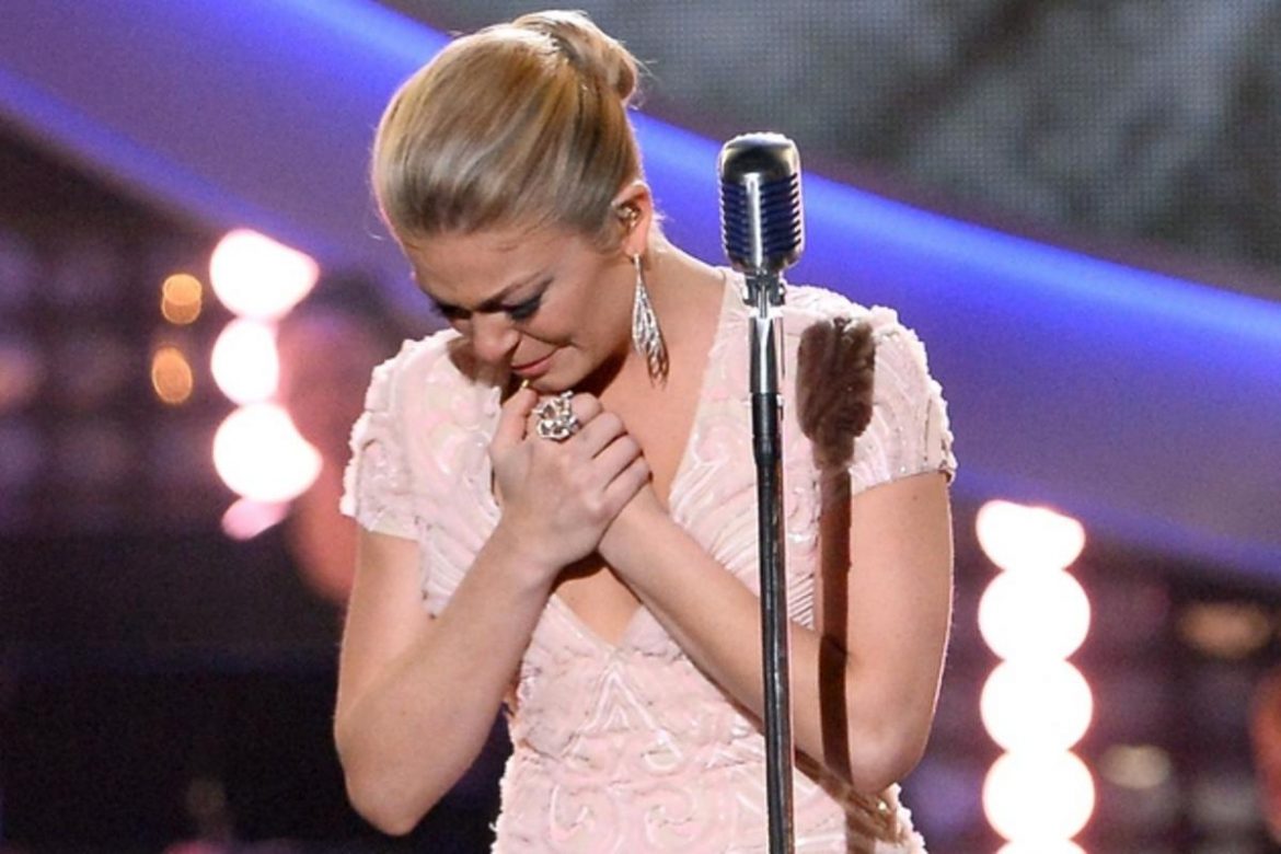 LeAnn Rimes Moves Audience to Tears with Heartfelt Patsy Cline Tribute ...
