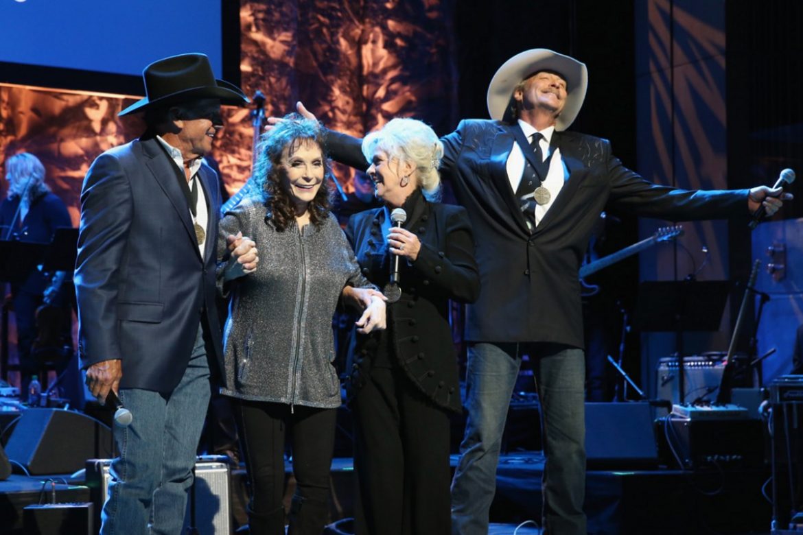 Connie Smith, Loretta Lynn, George Strait, and Alan Jackson Wow Fans ...
