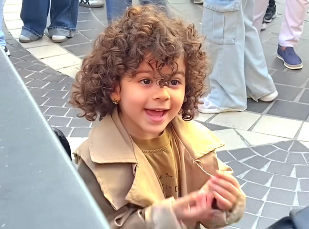4-Year-Old Neafeas Charms Crowd With Adorable ‘Pretty Little Baby ...